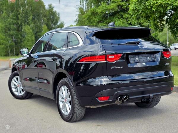 Black Jaguar F-Pace 2017 in Taurage, with an engine capacity of 2.00 L and mileage of 237 thousand km for 12300 €, photo 7 on AUTOMOTO.COM.LV