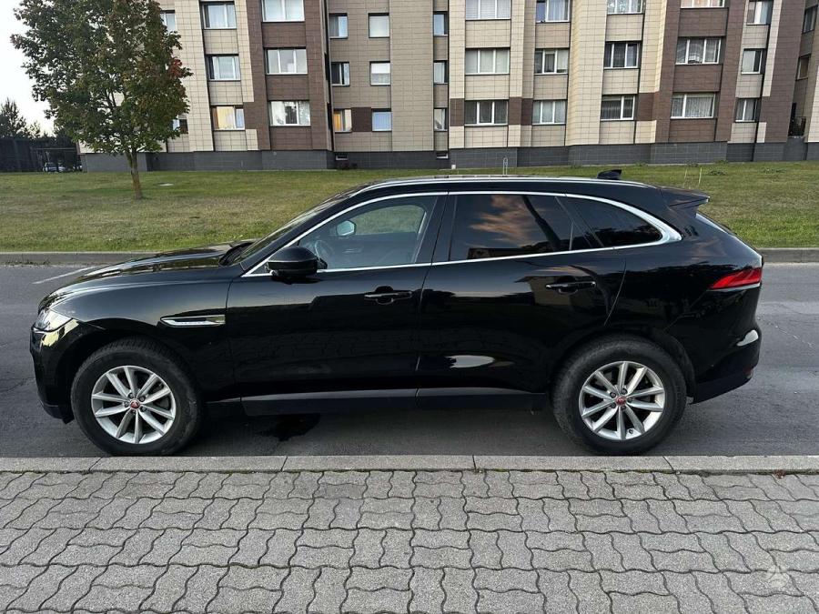 Black Jaguar F-Pace 2017 in Taurage, with an engine capacity of 2.00 L and mileage of 75 thousand km for 12000 €, photo 3 on AUTOMOTO.COM.LV