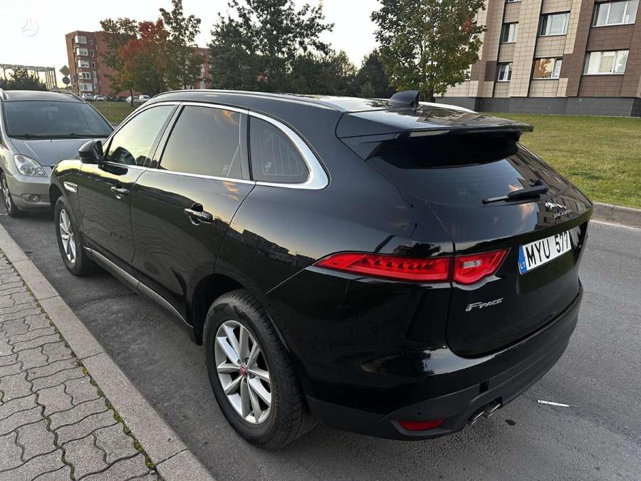 Black Jaguar F-Pace 2017 in Taurage, with an engine capacity of 2.00 L and mileage of 75 thousand km for 12000 €, photo 4 on AUTOMOTO.COM.LV