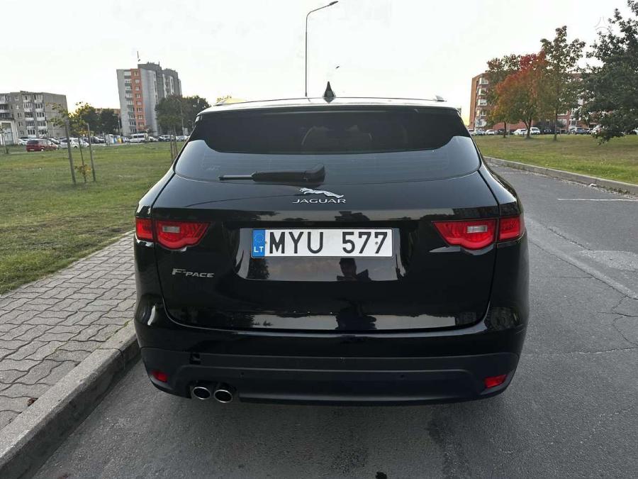 Black Jaguar F-Pace 2017 in Taurage, with an engine capacity of 2.00 L and mileage of 75 thousand km for 12000 €, photo 5 on AUTOMOTO.COM.LV
