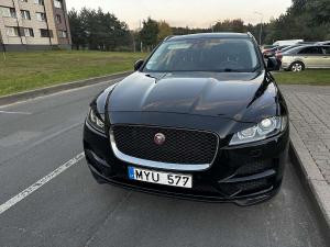 Black Jaguar F-Pace 2017 in Taurage, with an engine capacity of 2.00 L and mileage of 75 thousand km for 12000 €, photo 8 on AUTOMOTO.COM.LV