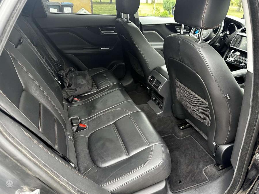 Black Jaguar F-Pace 2017 in Taurage, with an engine capacity of 2.00 L and mileage of 75 thousand km for 12000 €, photo 13 on AUTOMOTO.COM.LV