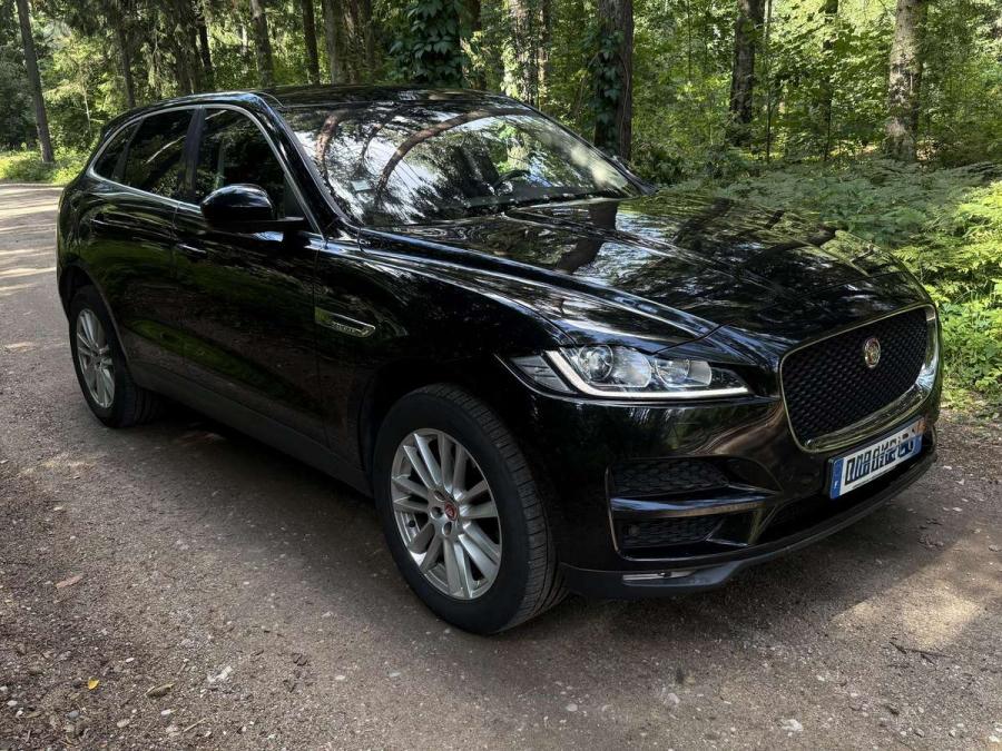 Black Jaguar F-Pace 2017 in Taurage, with an engine capacity of 2.00 L and mileage of 150 thousand km for 10900 €, photo 1 on AUTOMOTO.COM.LV