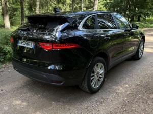 Black Jaguar F-Pace 2017 in Taurage, with an engine capacity of 2.00 L and mileage of 150 thousand km for 10900 €, photo 6 on AUTOMOTO.COM.LV
