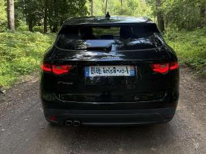 Black Jaguar F-Pace 2017 in Taurage, with an engine capacity of 2.00 L and mileage of 150 thousand km for 10900 €, photo 7 on AUTOMOTO.COM.LV
