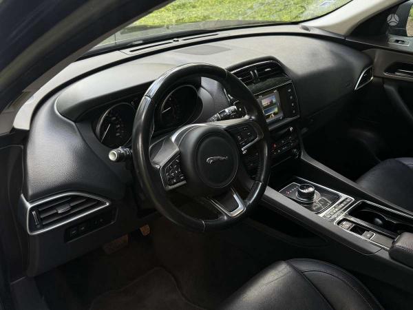 Black Jaguar F-Pace 2017 in Taurage, with an engine capacity of 2.00 L and mileage of 150 thousand km for 10900 €, photo 10 on AUTOMOTO.COM.LV