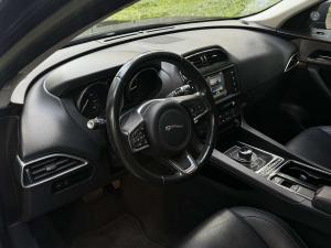 Black Jaguar F-Pace 2017 in Taurage, with an engine capacity of 2.00 L and mileage of 150 thousand km for 10900 €, photo 11 on AUTOMOTO.COM.LV