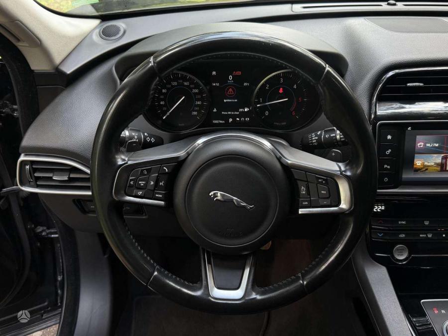 Black Jaguar F-Pace 2017 in Taurage, with an engine capacity of 2.00 L and mileage of 150 thousand km for 10900 €, photo 12 on AUTOMOTO.COM.LV
