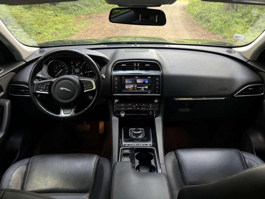 Black Jaguar F-Pace 2017 in Taurage, with an engine capacity of 2.00 L and mileage of 150 thousand km for 10900 €, photo 15 on AUTOMOTO.COM.LV
