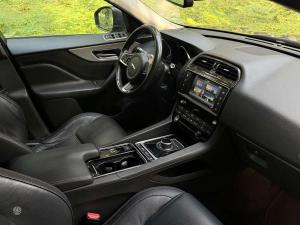Black Jaguar F-Pace 2017 in Taurage, with an engine capacity of 2.00 L and mileage of 150 thousand km for 10900 €, photo 17 on AUTOMOTO.COM.LV