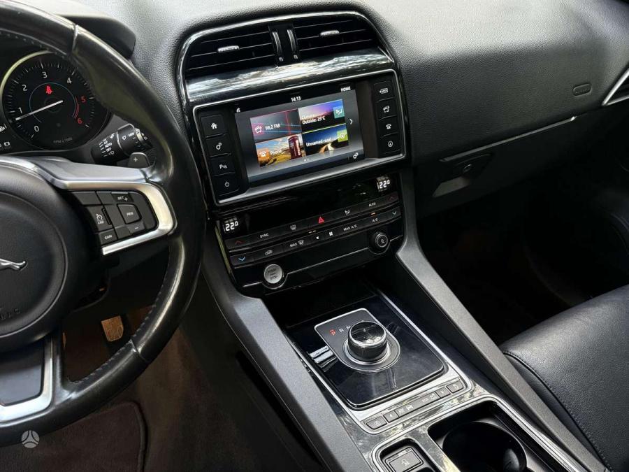 Black Jaguar F-Pace 2017 in Taurage, with an engine capacity of 2.00 L and mileage of 150 thousand km for 10900 €, photo 18 on AUTOMOTO.COM.LV