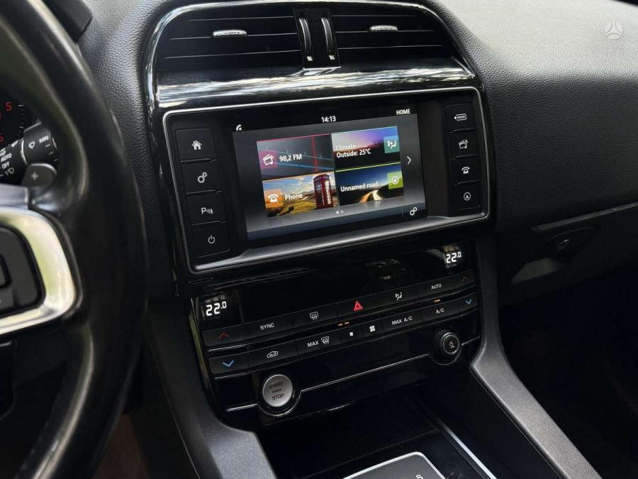 Black Jaguar F-Pace 2017 in Taurage, with an engine capacity of 2.00 L and mileage of 150 thousand km for 10900 €, photo 19 on AUTOMOTO.COM.LV