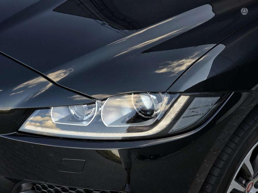 Melns Jaguar F-Pace 2017 Šauļi, ar dzinēja tilpumu 2.99 L un nobraukumu 117 tūkst. km par 15900 €, foto 4 vietnē AUTOMOTO.COM.LV