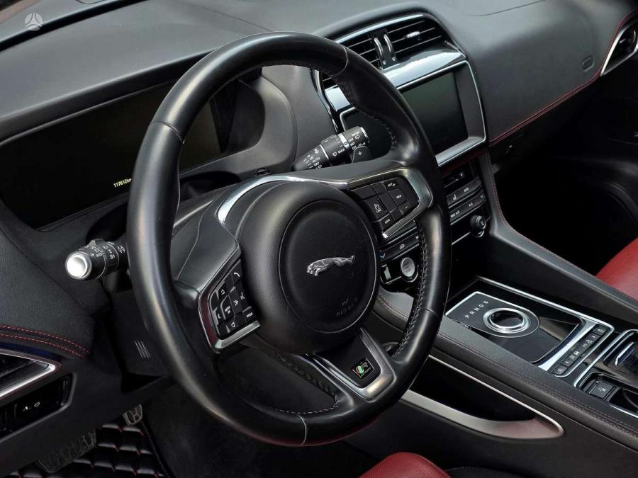 Melns Jaguar F-Pace 2017 Šauļi, ar dzinēja tilpumu 2.99 L un nobraukumu 117 tūkst. km par 15900 €, foto 19 vietnē AUTOMOTO.COM.LV