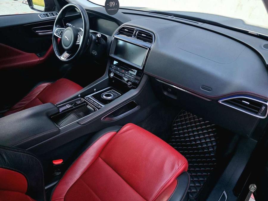 Melns Jaguar F-Pace 2017 Šauļi, ar dzinēja tilpumu 2.99 L un nobraukumu 117 tūkst. km par 15900 €, foto 21 vietnē AUTOMOTO.COM.LV