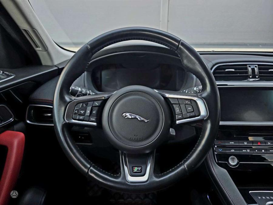 Melns Jaguar F-Pace 2017 Šauļi, ar dzinēja tilpumu 2.99 L un nobraukumu 117 tūkst. km par 15900 €, foto 31 vietnē AUTOMOTO.COM.LV