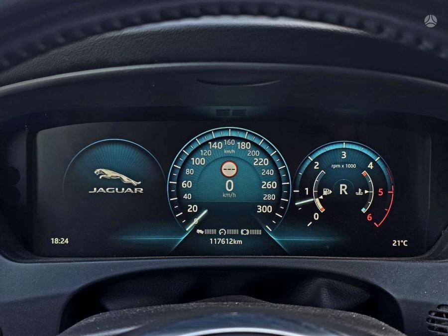 Melns Jaguar F-Pace 2017 Šauļi, ar dzinēja tilpumu 2.99 L un nobraukumu 117 tūkst. km par 15900 €, foto 32 vietnē AUTOMOTO.COM.LV
