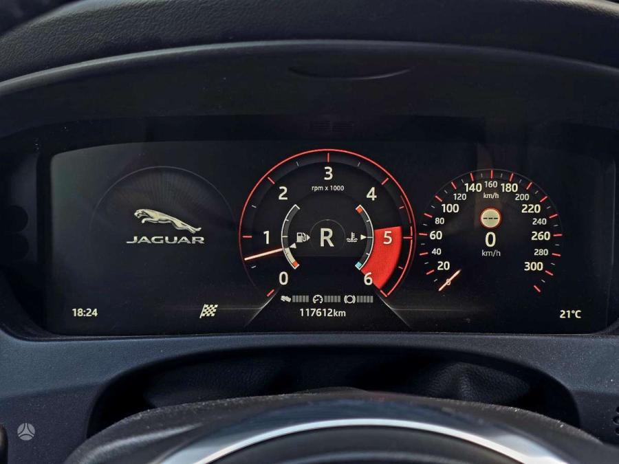 Melns Jaguar F-Pace 2017 Šauļi, ar dzinēja tilpumu 2.99 L un nobraukumu 117 tūkst. km par 15900 €, foto 33 vietnē AUTOMOTO.COM.LV