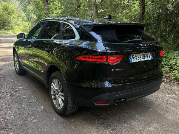 Black Jaguar F-Pace 2017 in Taurage, with an engine capacity of 2.00 L and mileage of 150 thousand km for 10900 €, photo 7 on AUTOMOTO.COM.LV