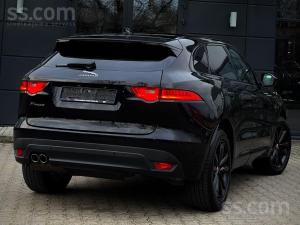 Black Jaguar F-Pace 2017 in Riga, with an engine capacity of 2.00 L and mileage of 149 thousand km for 15300 €, photo 4 on AUTOMOTO.COM.LV