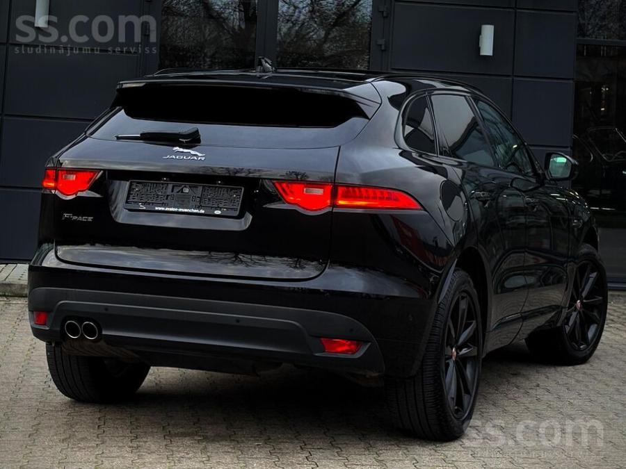 Black Jaguar F-Pace 2017 in Riga, with an engine capacity of 2.00 L and mileage of 149 thousand km for 15300 €, photo 4 on AUTOMOTO.COM.LV