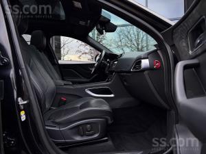 Black Jaguar F-Pace 2017 in Riga, with an engine capacity of 2.00 L and mileage of 149 thousand km for 15300 €, photo 8 on AUTOMOTO.COM.LV