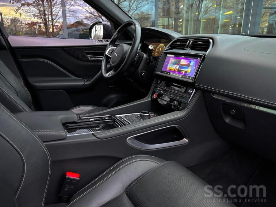 Black Jaguar F-Pace 2017 in Riga, with an engine capacity of 2.00 L and mileage of 149 thousand km for 15300 €, photo 9 on AUTOMOTO.COM.LV