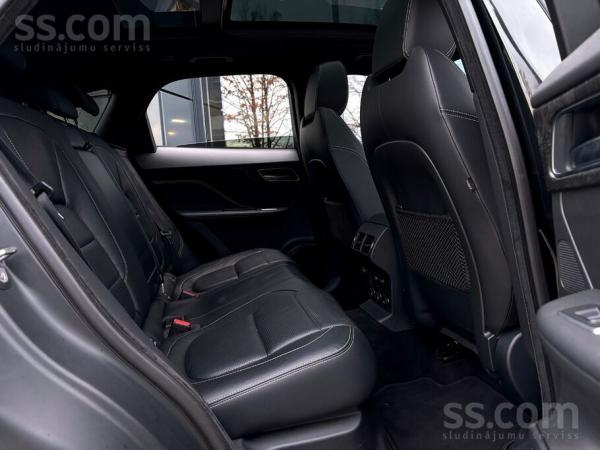 Black Jaguar F-Pace 2017 in Riga, with an engine capacity of 2.00 L and mileage of 149 thousand km for 15300 €, photo 11 on AUTOMOTO.COM.LV