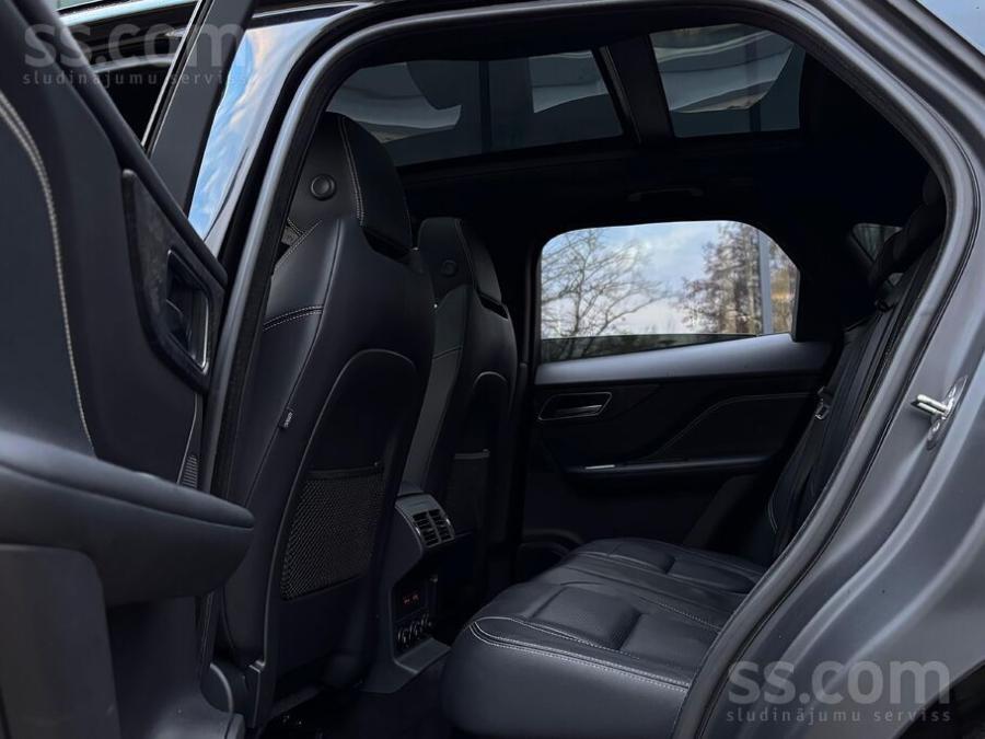 Black Jaguar F-Pace 2017 in Riga, with an engine capacity of 2.00 L and mileage of 149 thousand km for 15300 €, photo 13 on AUTOMOTO.COM.LV