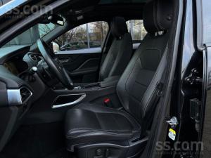 Black Jaguar F-Pace 2017 in Riga, with an engine capacity of 2.00 L and mileage of 149 thousand km for 15300 €, photo 14 on AUTOMOTO.COM.LV