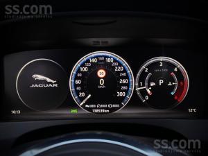 Black Jaguar F-Pace 2017 in Riga, with an engine capacity of 2.00 L and mileage of 149 thousand km for 15300 €, photo 23 on AUTOMOTO.COM.LV