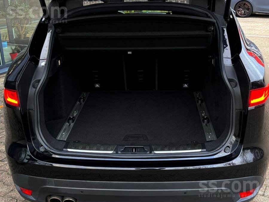 Black Jaguar F-Pace 2017 in Riga, with an engine capacity of 2.00 L and mileage of 149 thousand km for 15300 €, photo 30 on AUTOMOTO.COM.LV