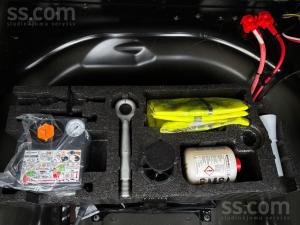 Black Jaguar F-Pace 2017 in Riga, with an engine capacity of 2.00 L and mileage of 149 thousand km for 15300 €, photo 31 on AUTOMOTO.COM.LV