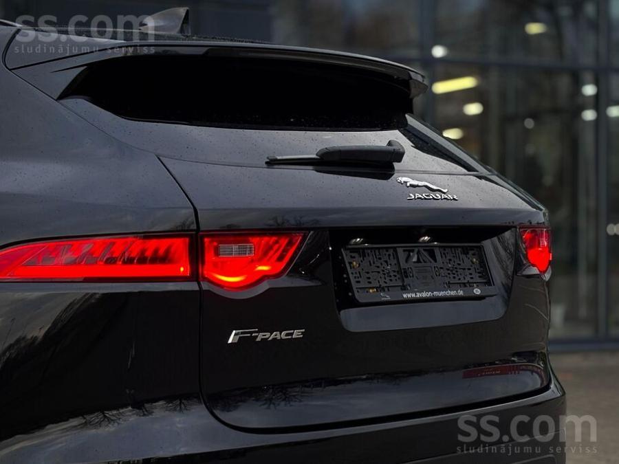 Black Jaguar F-Pace 2017 in Riga, with an engine capacity of 2.00 L and mileage of 149 thousand km for 15300 €, photo 34 on AUTOMOTO.COM.LV