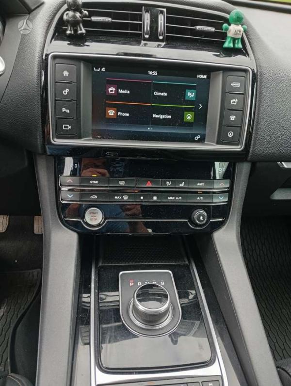 Melns Jaguar F-Pace 2017 Viļņa, ar dzinēja tilpumu 2.00 L un nobraukumu 150 tūkst. km par 10400 €, foto 10 vietnē AUTOMOTO.COM.LV