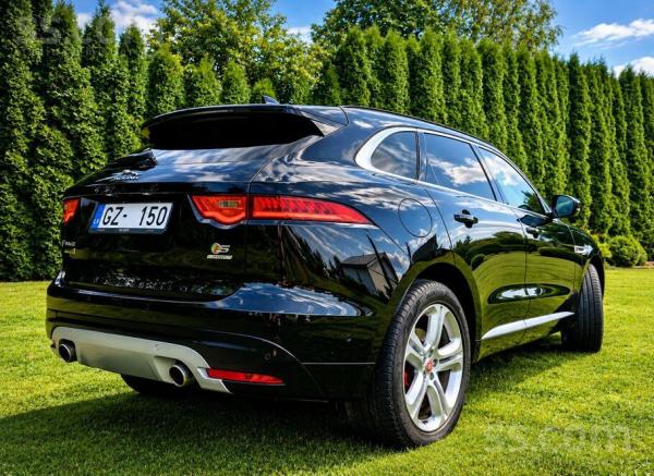 Black Jaguar F-Pace 2017 in Rezekne, with an engine capacity of 3.00 L and mileage of 199 thousand km for 19500 €, photo 4 on AUTOMOTO.COM.LV