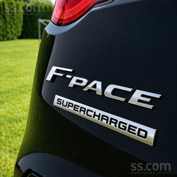 Black Jaguar F-Pace 2017 in Rezekne, with an engine capacity of 3.00 L and mileage of 199 thousand km for 19500 €, photo 6 on AUTOMOTO.COM.LV