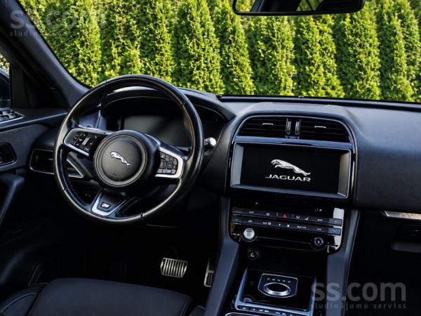 Black Jaguar F-Pace 2017 in Rezekne, with an engine capacity of 3.00 L and mileage of 199 thousand km for 19500 €, photo 8 on AUTOMOTO.COM.LV