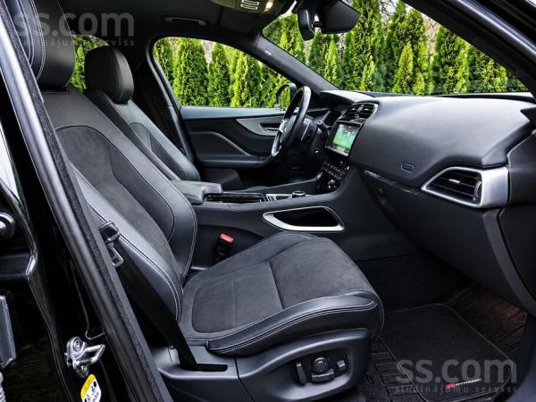 Black Jaguar F-Pace 2017 in Rezekne, with an engine capacity of 3.00 L and mileage of 199 thousand km for 19500 €, photo 10 on AUTOMOTO.COM.LV