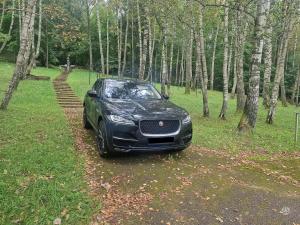 Melns Jaguar F-Pace 2017 Rietavas, ar dzinēja tilpumu 2.00 L un nobraukumu 180 tūkst. km par 12999 €, foto  vietnē AUTOMOTO.COM.LV