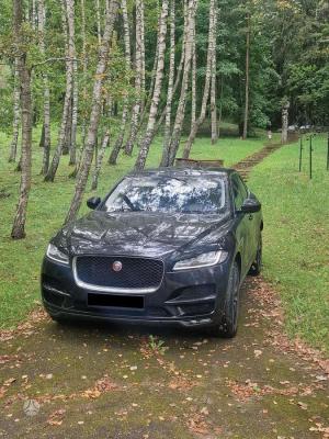 Black Jaguar F-Pace 2017 in Rietavas, with an engine capacity of 2.00 L and mileage of 180 thousand km for 12999 €, photo 4 on AUTOMOTO.COM.LV