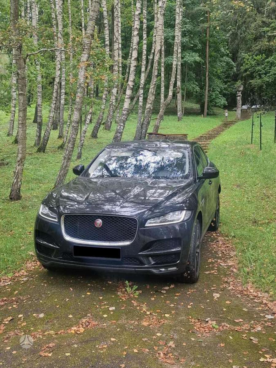 Black Jaguar F-Pace 2017 in Rietavas, with an engine capacity of 2.00 L and mileage of 180 thousand km for 12999 €, photo 5 on AUTOMOTO.COM.LV