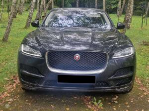 Black Jaguar F-Pace 2017 in Rietavas, with an engine capacity of 2.00 L and mileage of 180 thousand km for 12999 €, photo 6 on AUTOMOTO.COM.LV