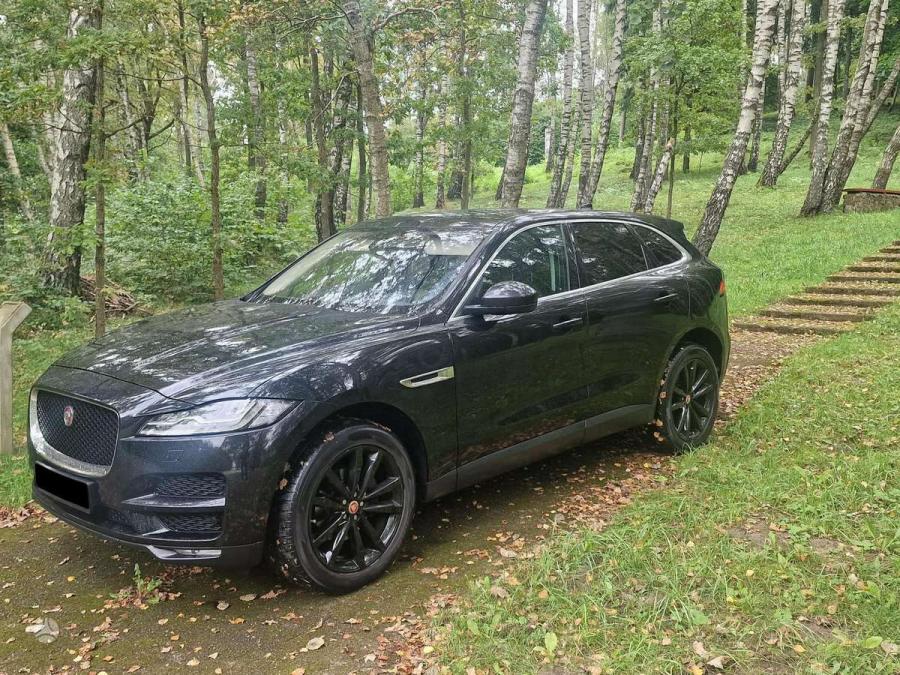 Black Jaguar F-Pace 2017 in Rietavas, with an engine capacity of 2.00 L and mileage of 180 thousand km for 12999 €, photo 9 on AUTOMOTO.COM.LV