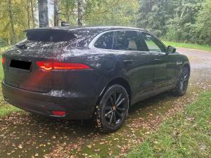 Black Jaguar F-Pace 2017 in Rietavas, with an engine capacity of 2.00 L and mileage of 180 thousand km for 12999 €, photo 12 on AUTOMOTO.COM.LV