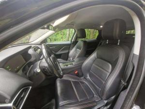 Black Jaguar F-Pace 2017 in Rietavas, with an engine capacity of 2.00 L and mileage of 180 thousand km for 12999 €, photo 19 on AUTOMOTO.COM.LV