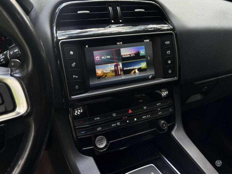 Black Jaguar F-Pace 2017 in Taurage, with an engine capacity of 2.00 L and mileage of 150 thousand km for 10900 €, photo 20 on AUTOMOTO.COM.LV
