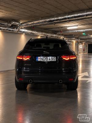 Melns Jaguar F-Pace 2017 Viļņa, ar dzinēja tilpumu 2.00 L un nobraukumu 172 tūkst. km par 15900 €, foto 3 vietnē AUTOMOTO.COM.LV