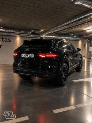 Melns Jaguar F-Pace 2017 Viļņa, ar dzinēja tilpumu 2.00 L un nobraukumu 172 tūkst. km par 15900 €, foto 4 vietnē AUTOMOTO.COM.LV