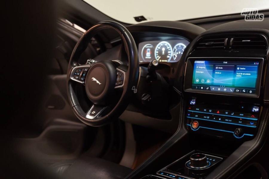 Melns Jaguar F-Pace 2017 Viļņa, ar dzinēja tilpumu 2.00 L un nobraukumu 172 tūkst. km par 15900 €, foto 7 vietnē AUTOMOTO.COM.LV